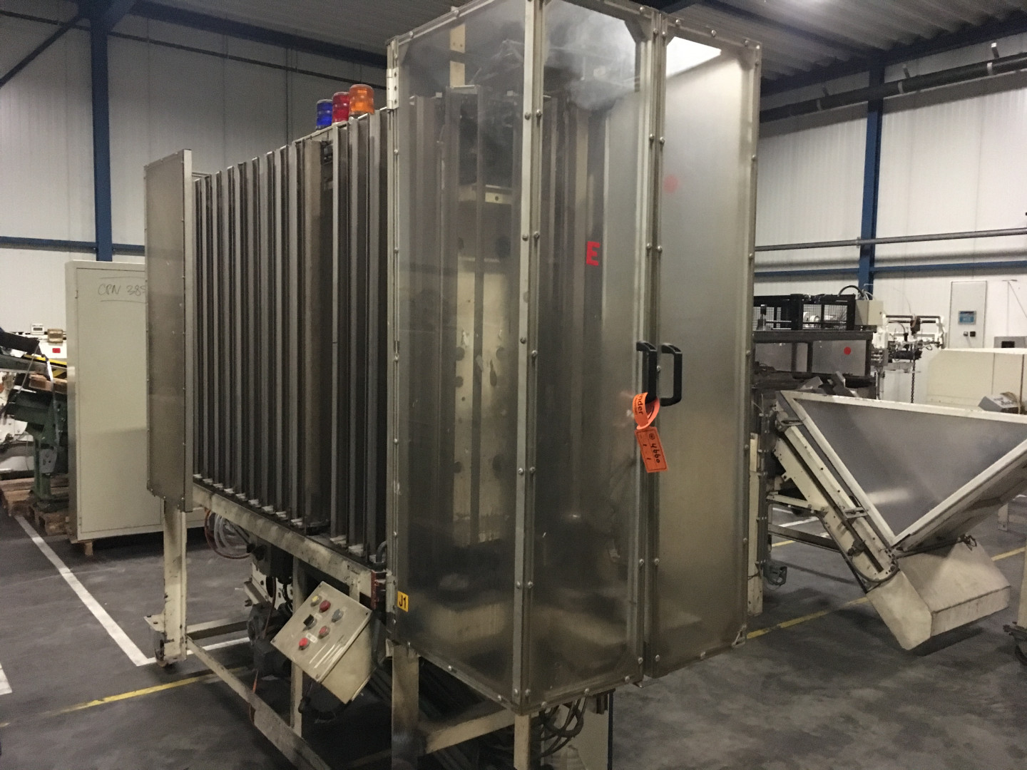 Fleetwood Rotofeeder lid feeding system - Cazander